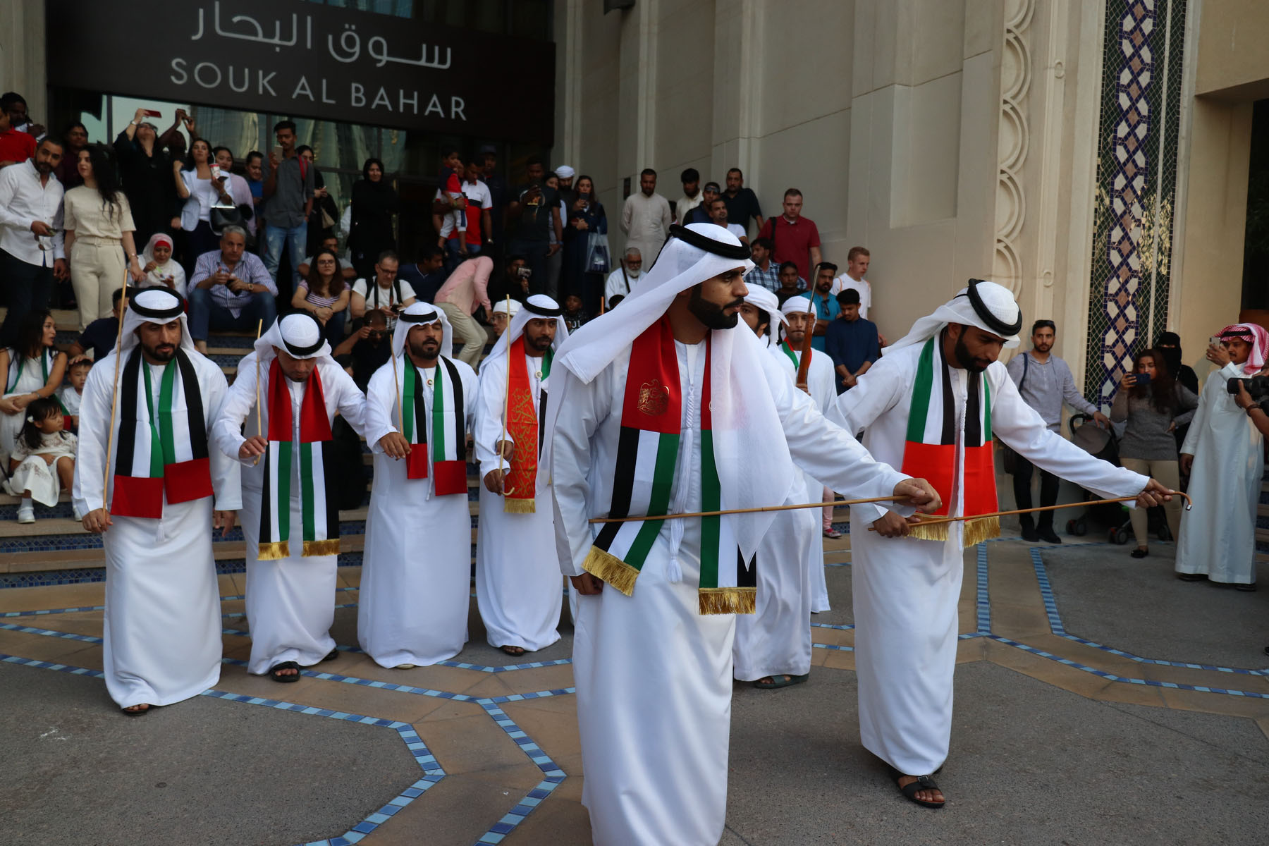 Discover the Top 10 Reasons to Visit the UAE: A Traveler's Guide